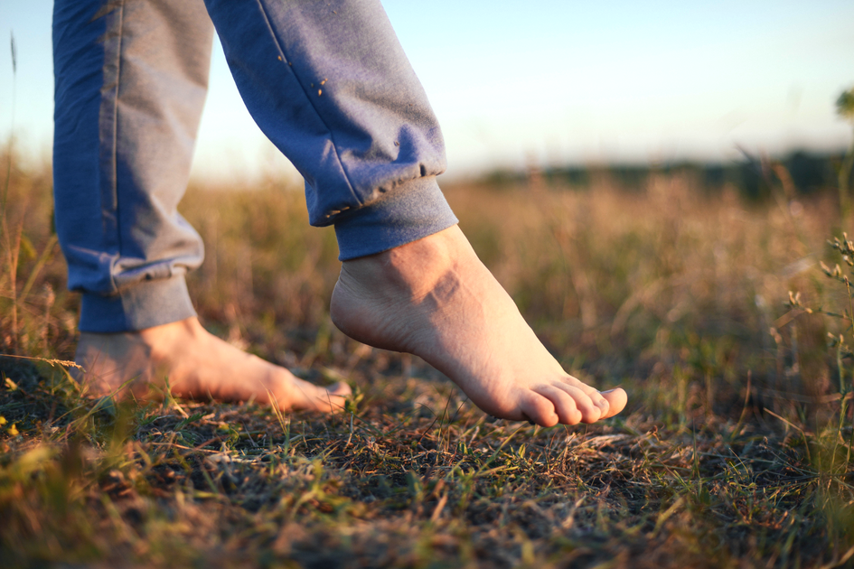 5 Healing Benefits of Grounding – StepStrong